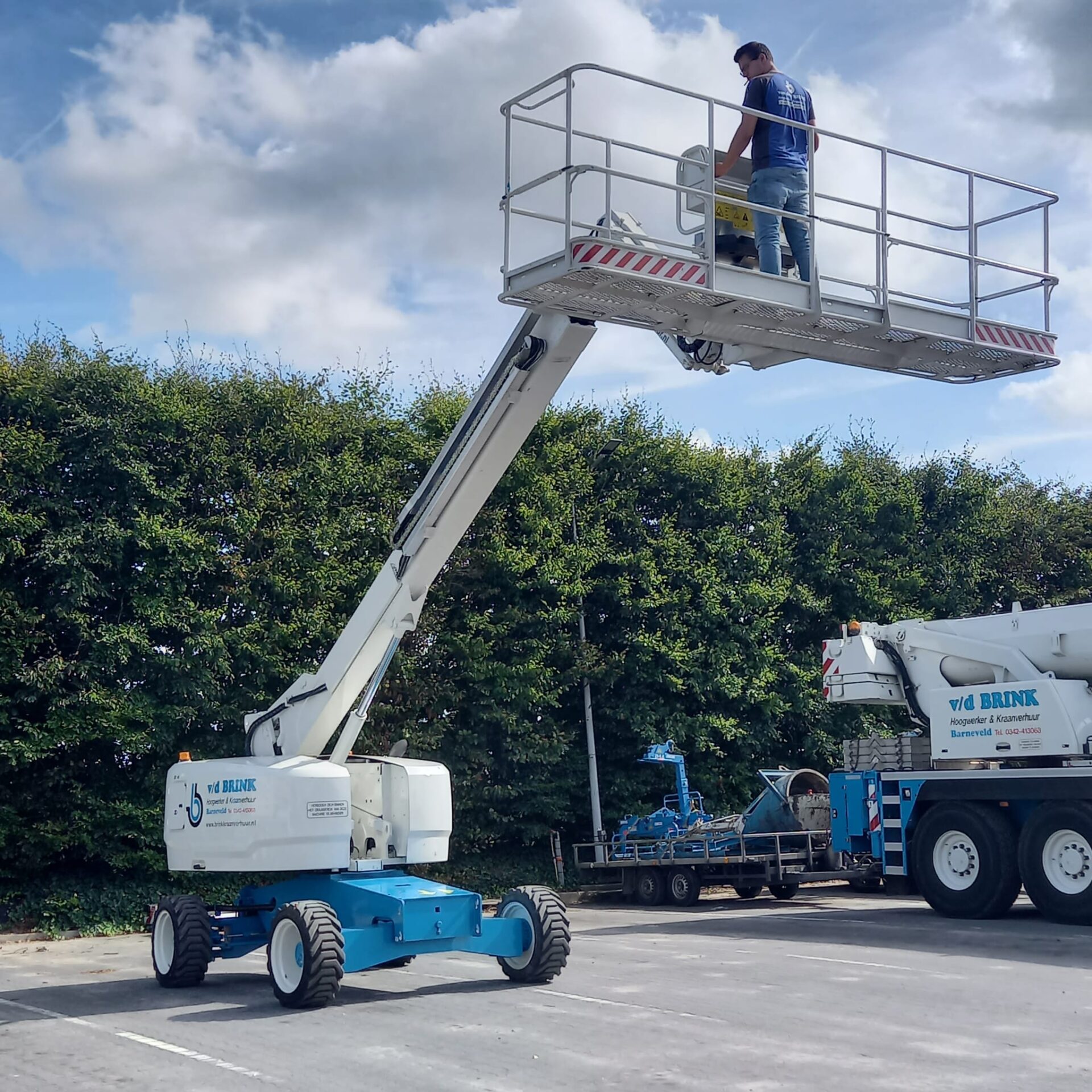 Telescoophoogwerker (brede werkbak) 16m - Van den Brink hoogwerker en ...